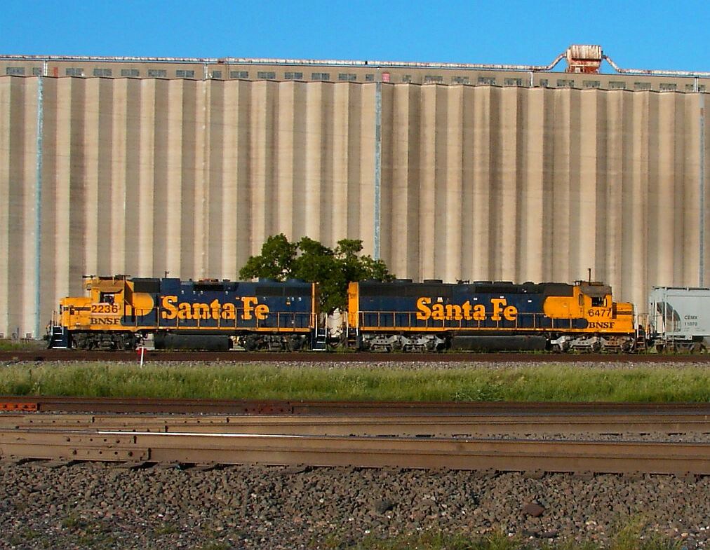 BNSF 2236 & BNSF 6477